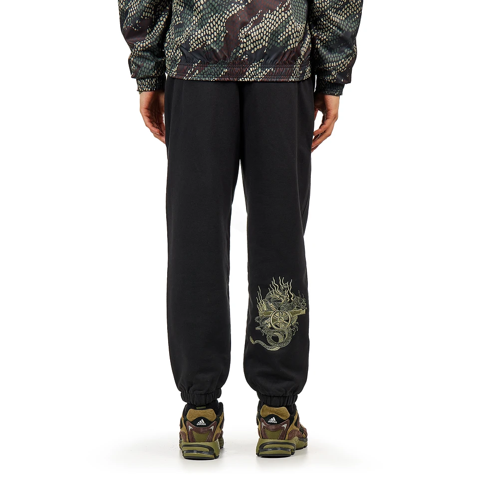 adidas x Arsenal FC x Maharishi - Arsenal x Maharishi Sweatpants (Black ...